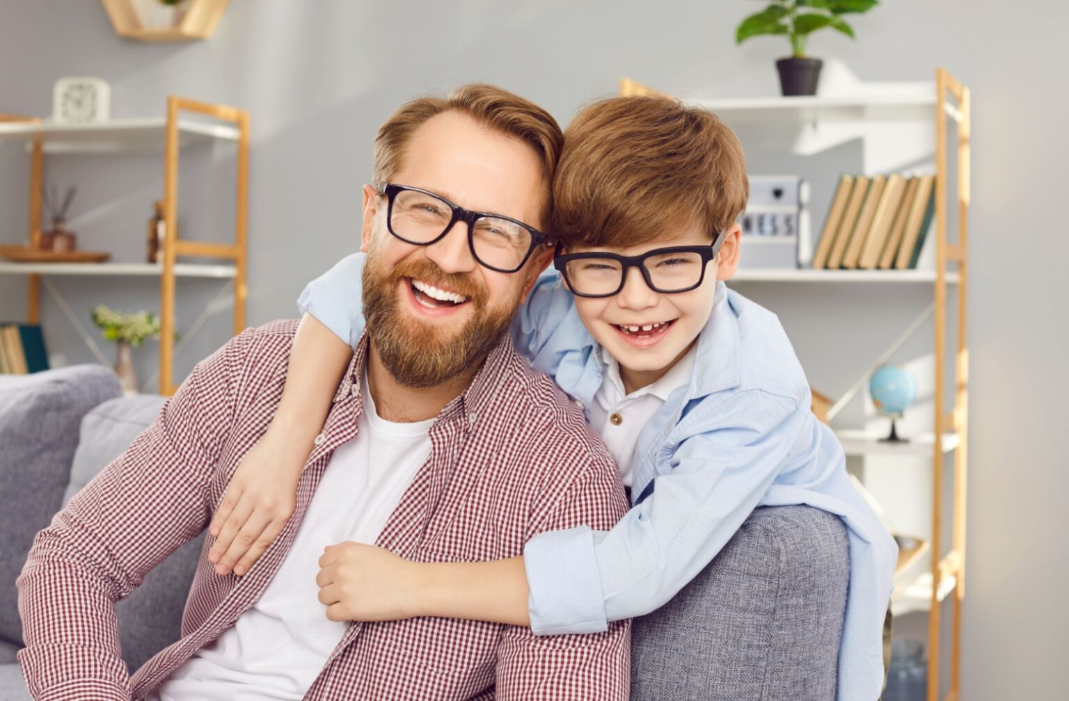 Myopia vs Astigmatism: Causes, Symptoms and Treatments